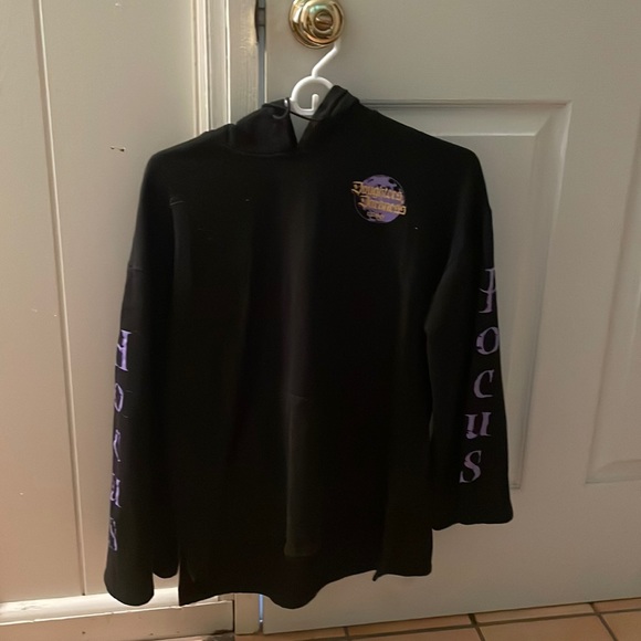 Disney | Jackets & Coats | Her Universe Disney Hocus Pocus Bell Sleeve ...